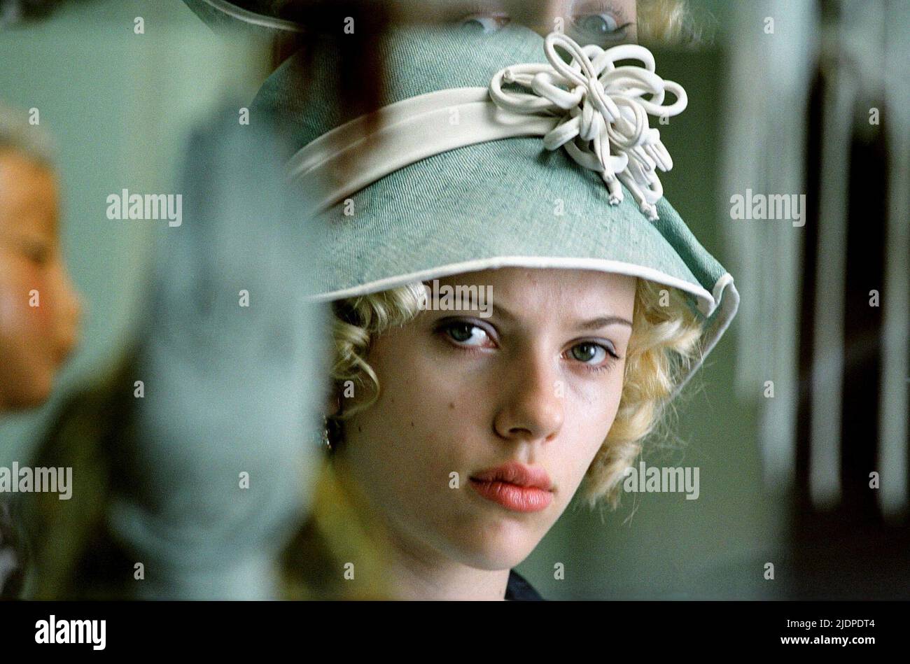 Scarlett johansson 2004 hi-res stock photography and images - Alamy