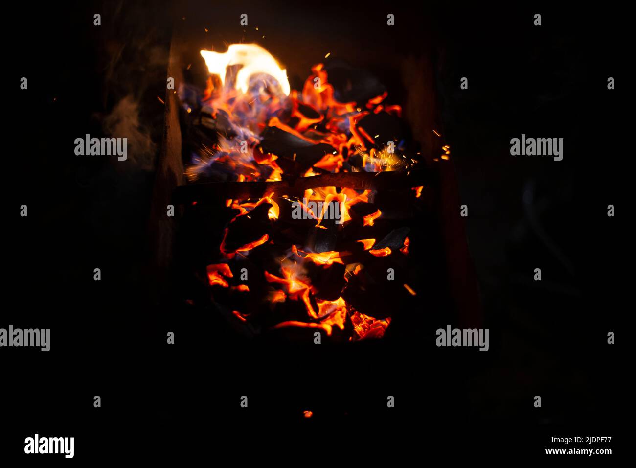 Coal chips hi-res stock photography and images - Alamy