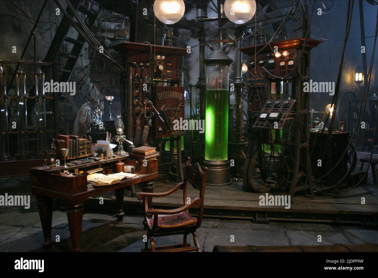 Laboratory scene hi-res stock photography and images - Alamy
