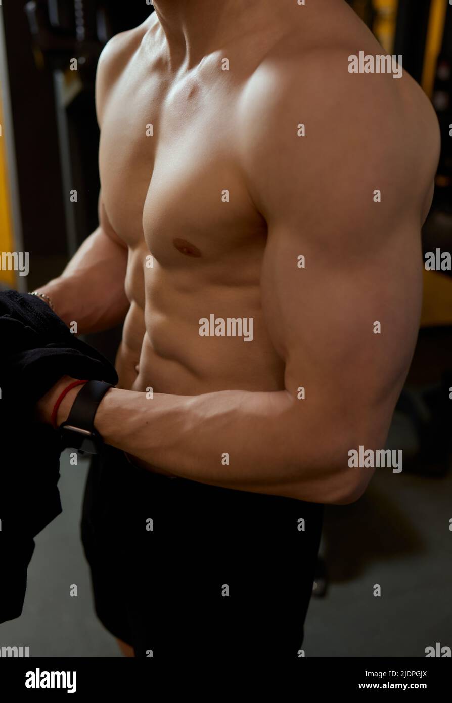 Muscle tear man hi-res stock photography and images - Alamy