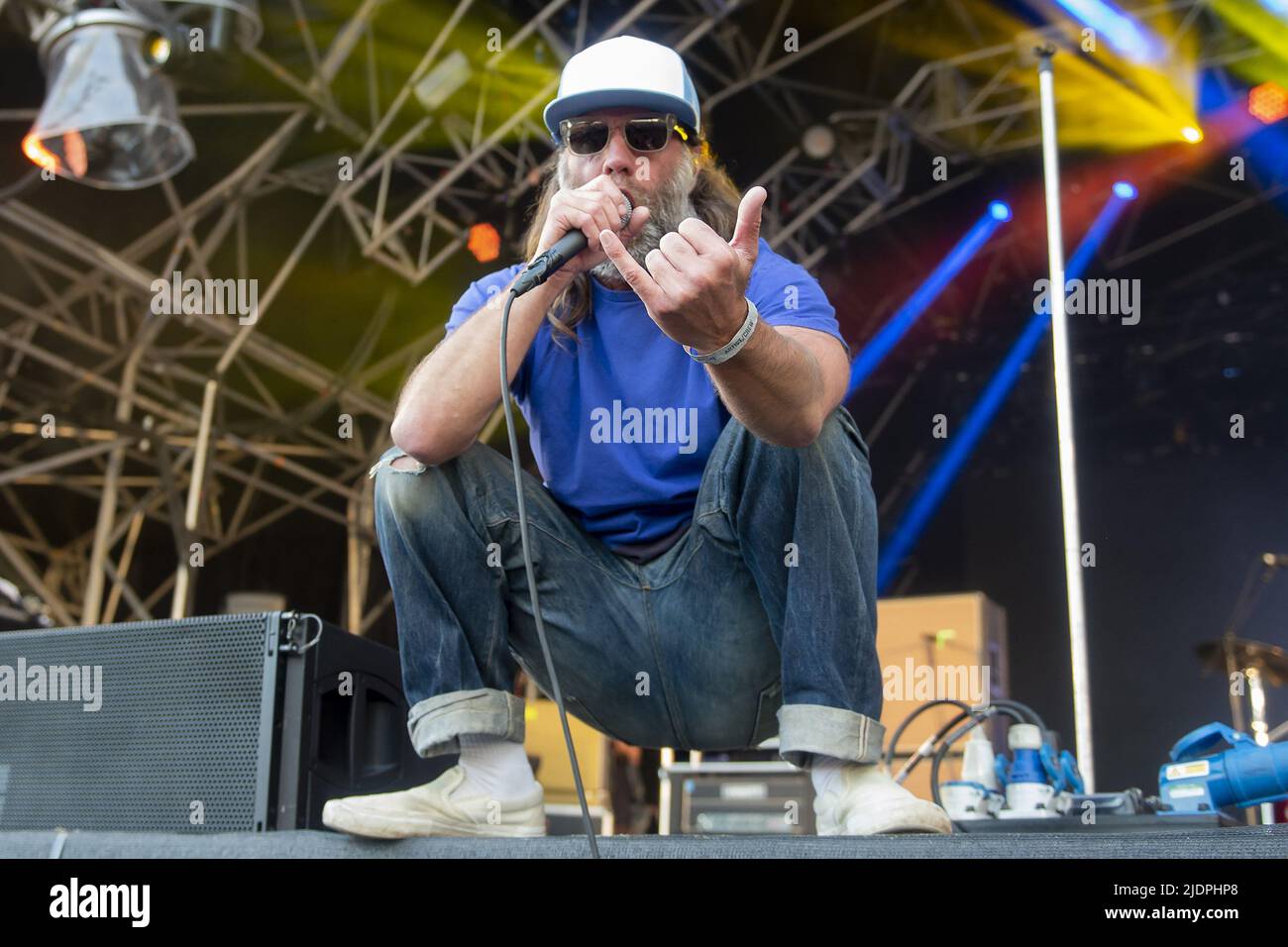 PORTSMOUTH, ENGLAND: Reef perform on stage on day 2 of the Victorious ...