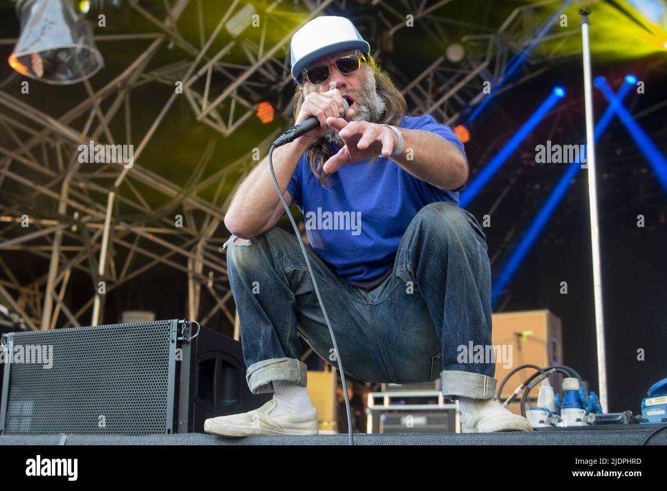 PORTSMOUTH, ENGLAND: Reef perform on stage on day 2 of the Victorious ...