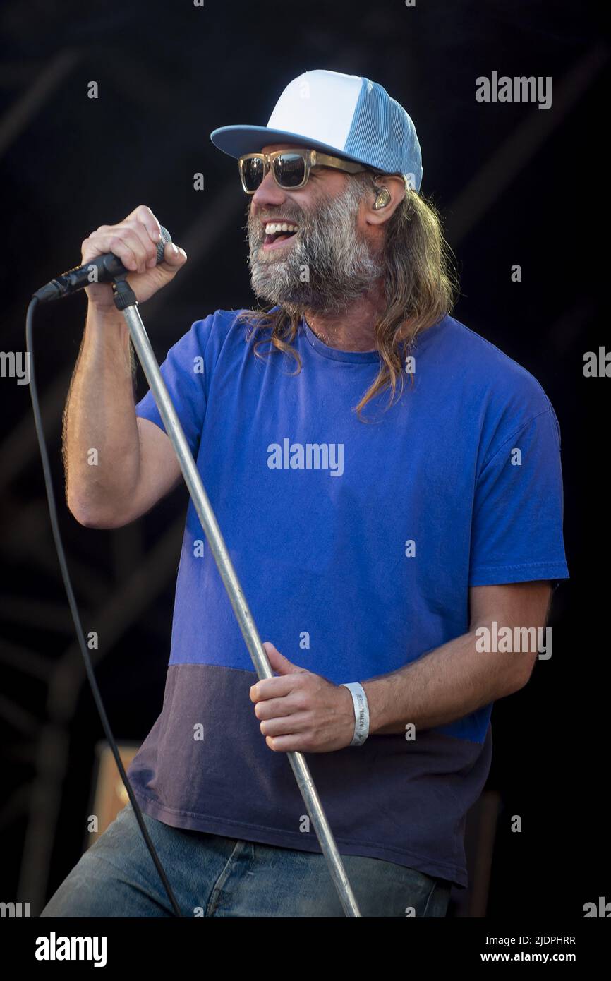 PORTSMOUTH, ENGLAND: Reef perform on stage on day 2 of the Victorious ...
