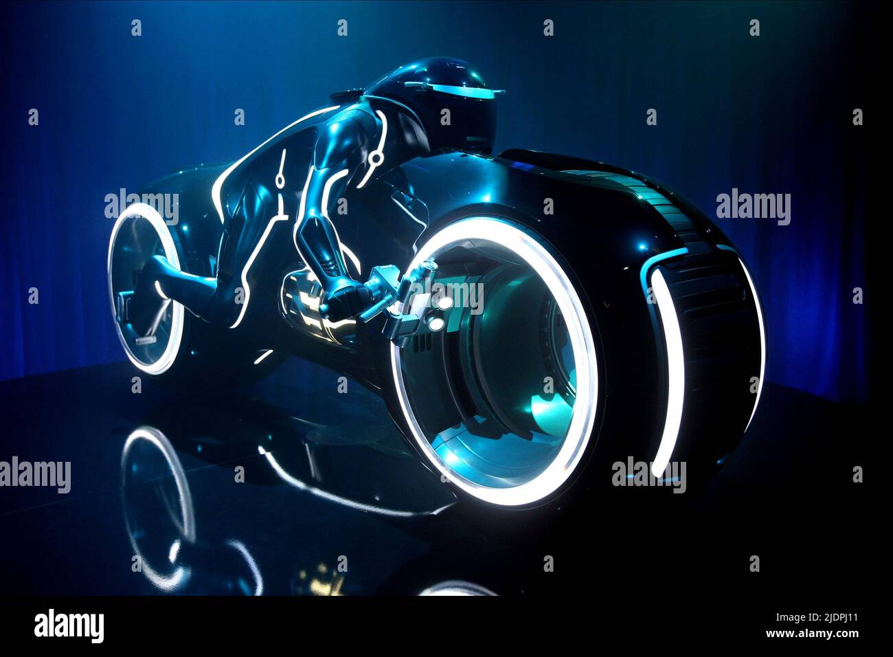 LIGHT CYCLE, TRON: LEGACY, 2010 Stock Photo - Alamy
