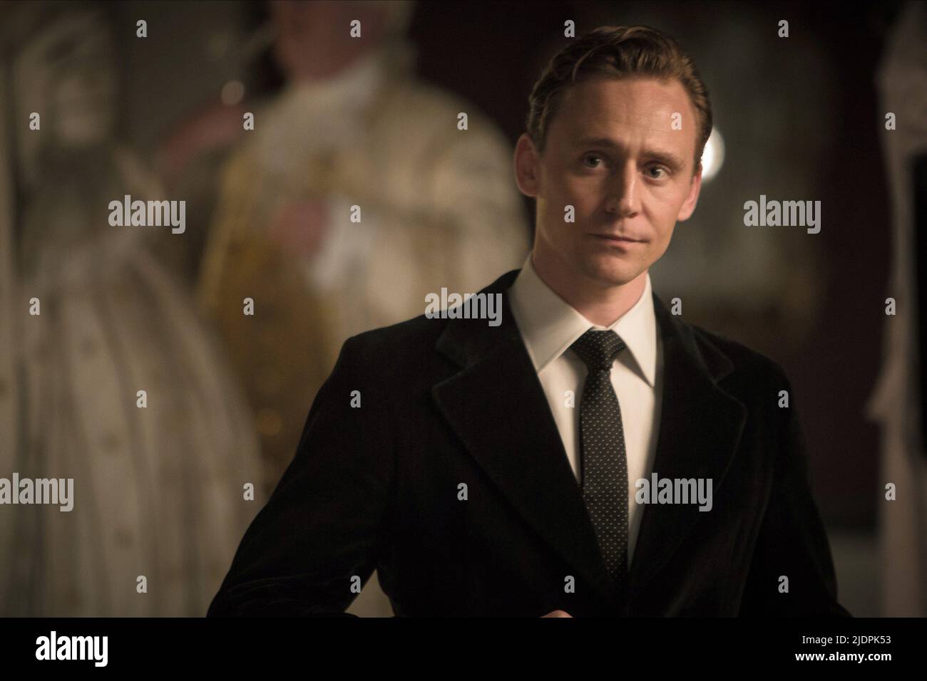 TOM HIDDLESTON, HIGH-RISE, 2015 Stock Photo - Alamy