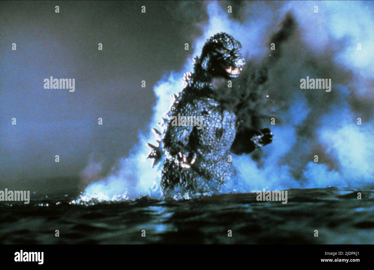 GODZILLA RISES FROM OCEAN, GODZILLA 1985, 1984 Stock Photo - Alamy