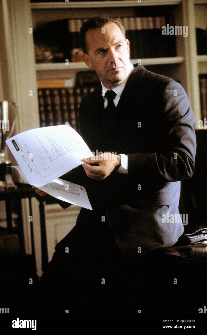 KEVIN COSTNER, THIRTEEN DAYS, 2000 Stock Photo - Alamy
