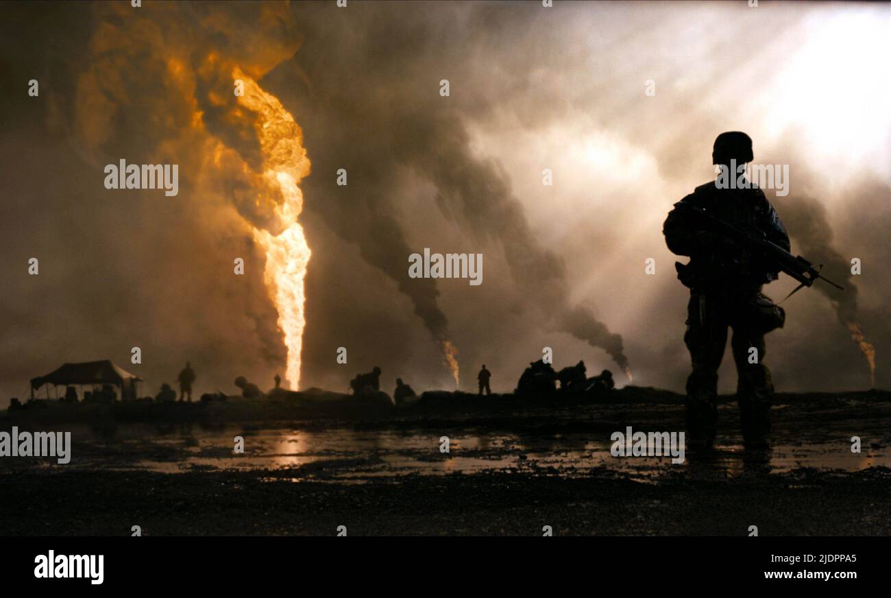BURNING OILFIELD SCENE, JARHEAD, 2005 Stock Photo - Alamy