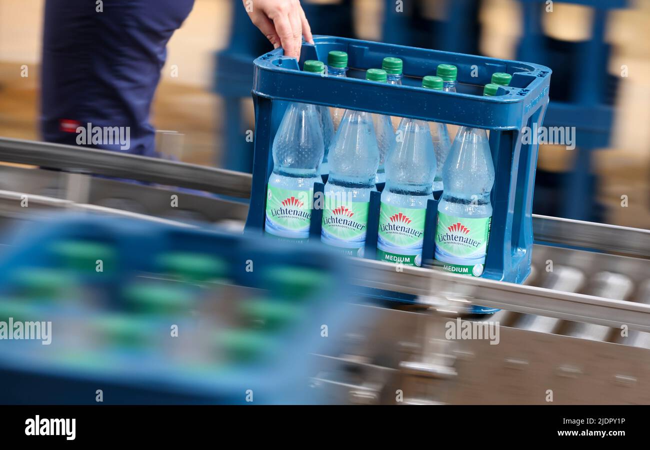 Soft drinks crate hi-res stock photography and images - Alamy