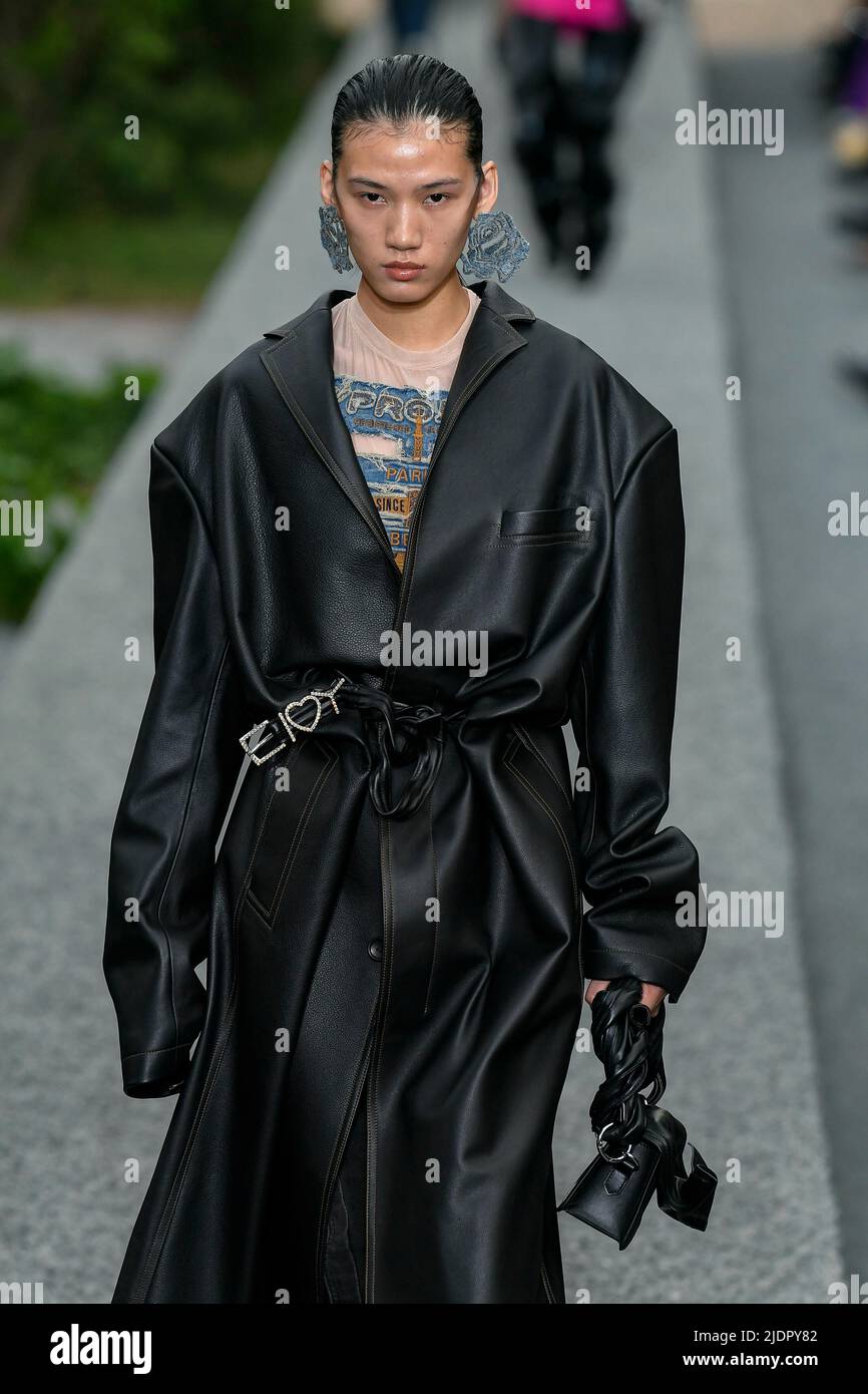 Y/PROJECT SS23 runway during Paris Fashion Week on June 2022 - Paris ...