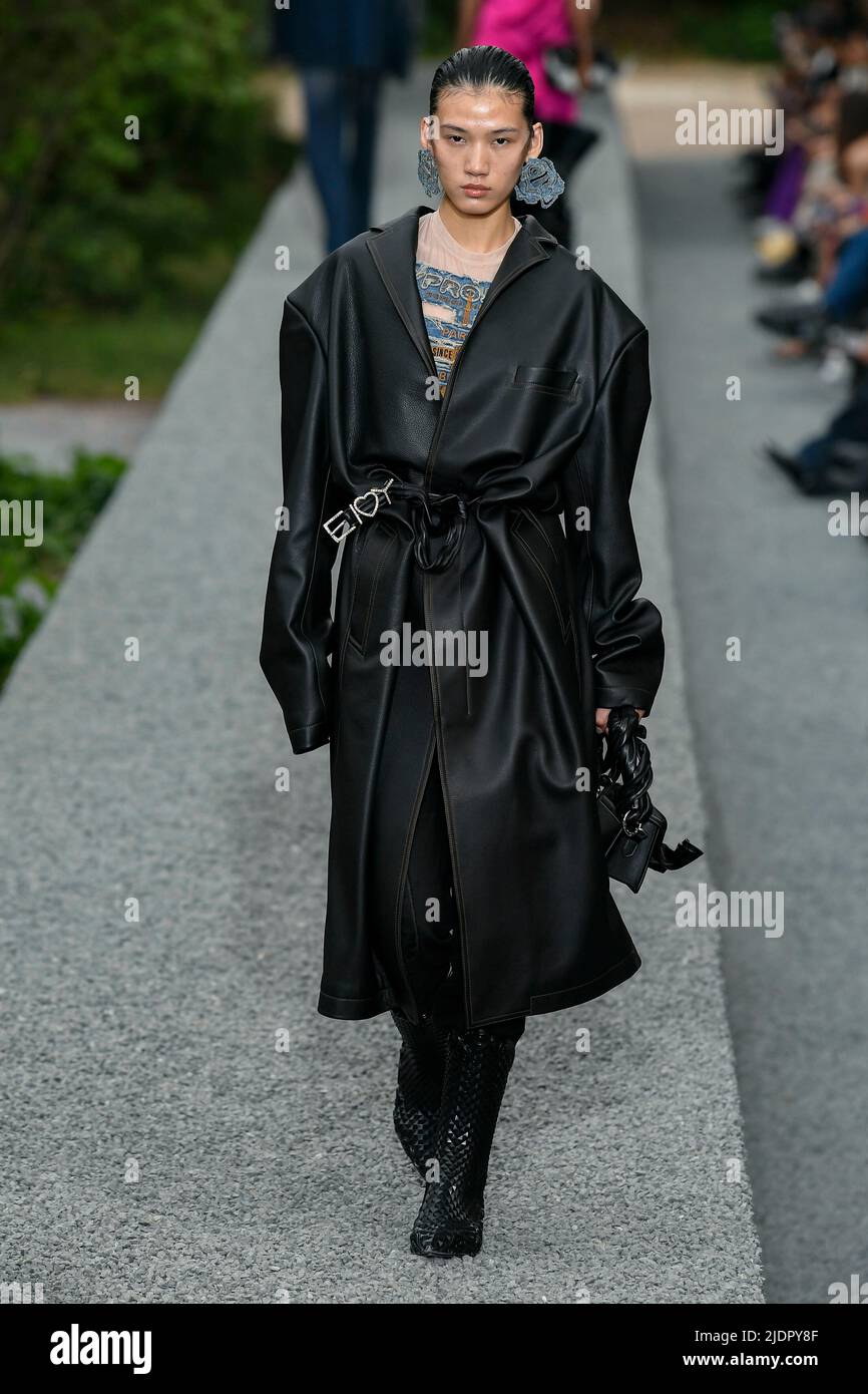 Y/PROJECT SS23 runway during Paris Fashion Week on June 2022 - Paris ...