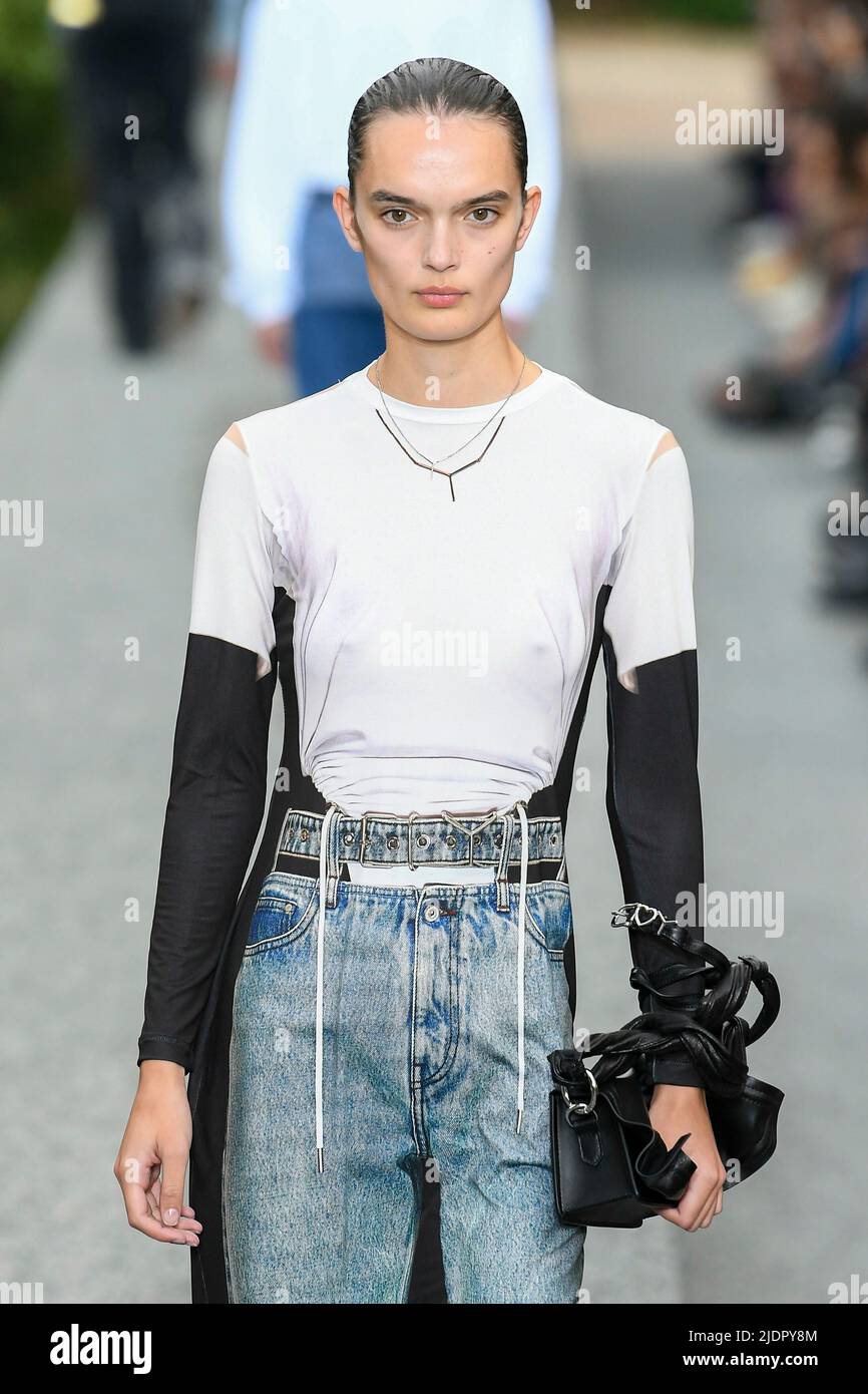 Y/PROJECT SS23 runway during Paris Fashion Week on June 2022 - Paris ...