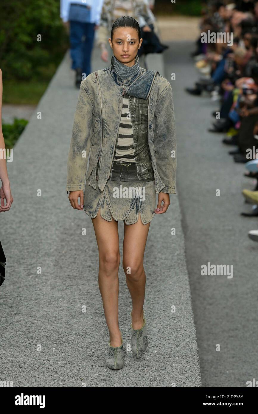 Y/PROJECT SS23 runway during Paris Fashion Week on June 2022 - Paris ...