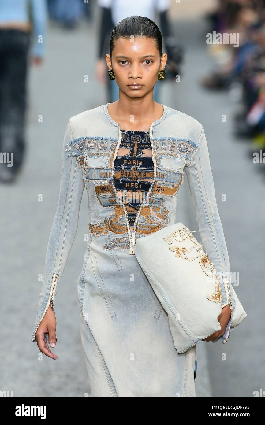 Y/PROJECT SS23 runway during Paris Fashion Week on June 2022 - Paris ...