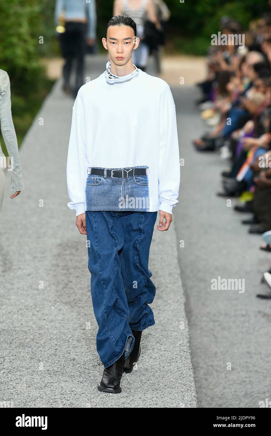 Y/PROJECT SS23 runway during Paris Fashion Week on June 2022 - Paris ...