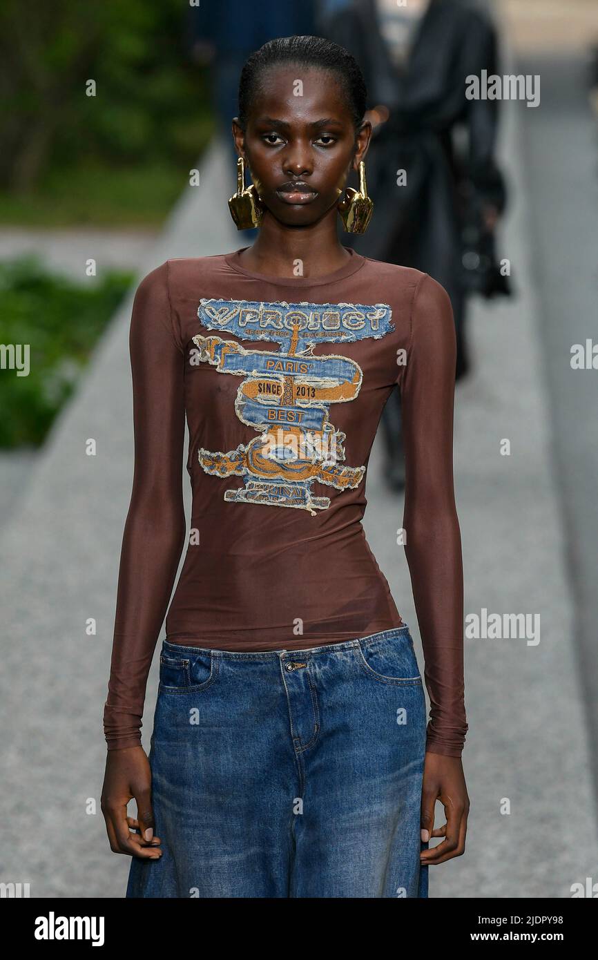 Y/PROJECT SS23 runway during Paris Fashion Week on June 2022 - Paris ...
