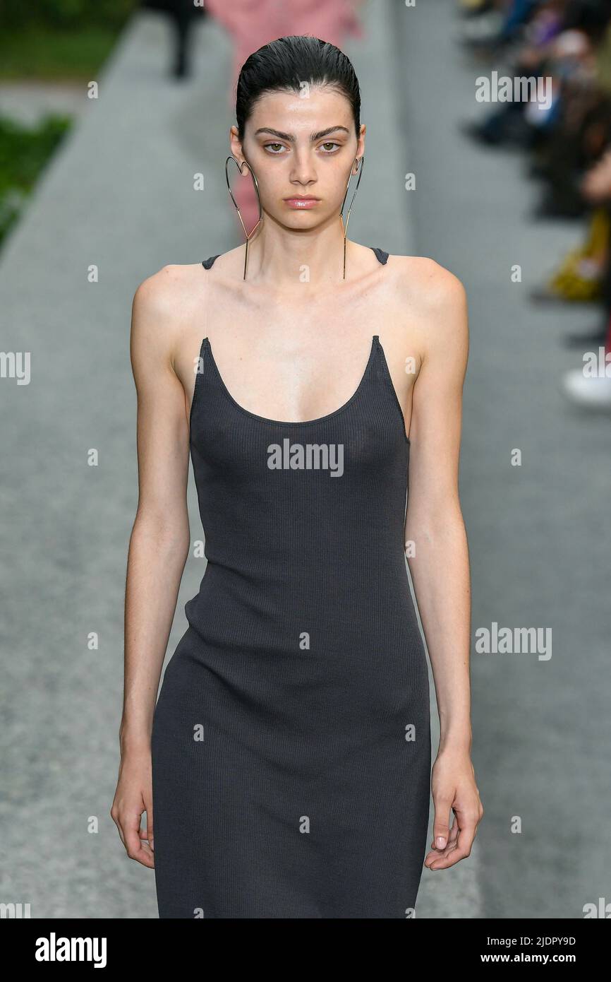 Y/PROJECT SS23 runway during Paris Fashion Week on June 2022 - Paris ...