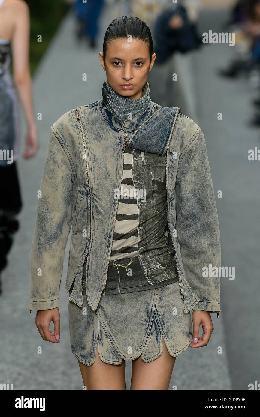 Y/PROJECT SS23 runway during Paris Fashion Week on June 2022 - Paris ...