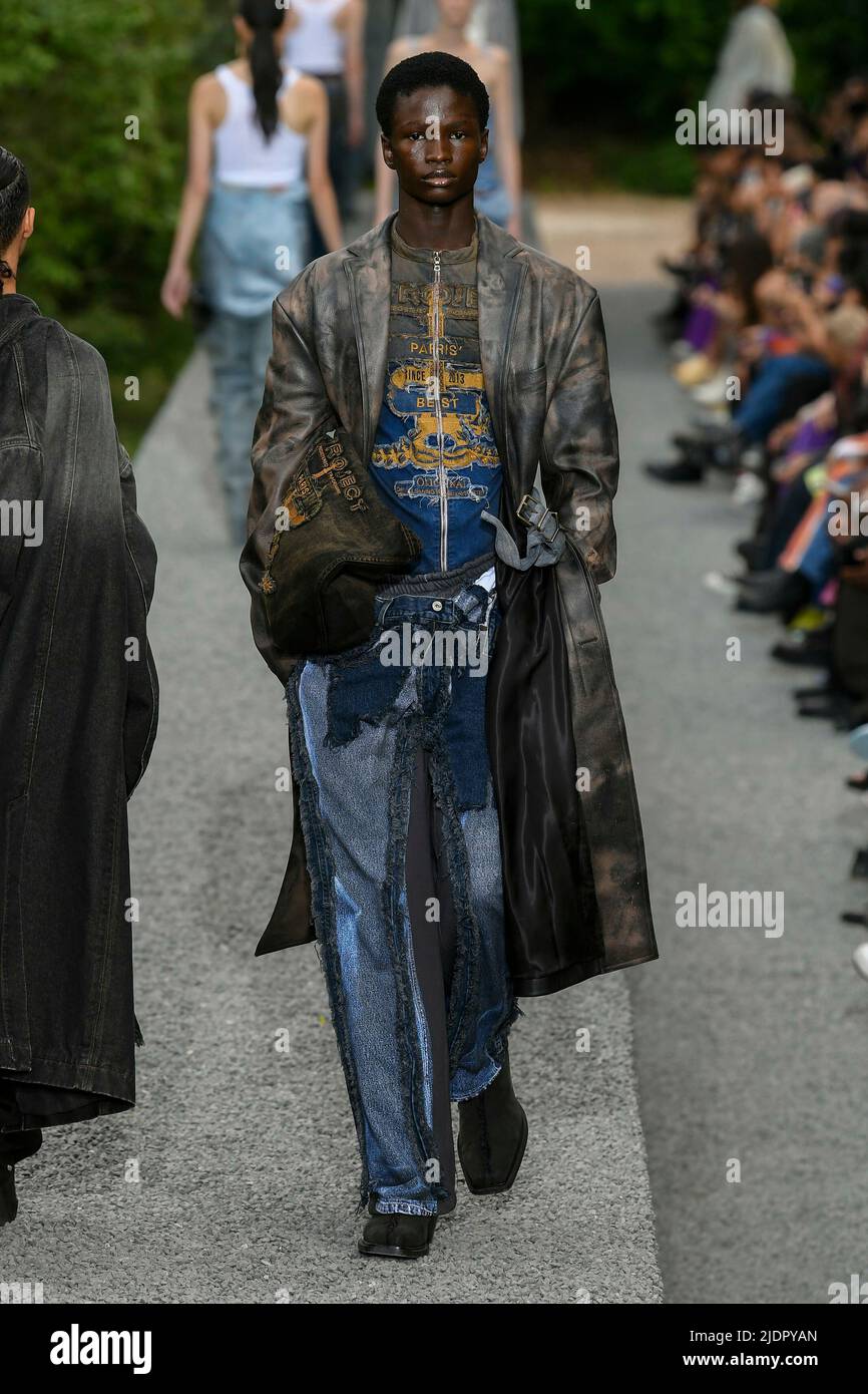 Y/PROJECT SS23 runway during Paris Fashion Week on June 2022 - Paris ...