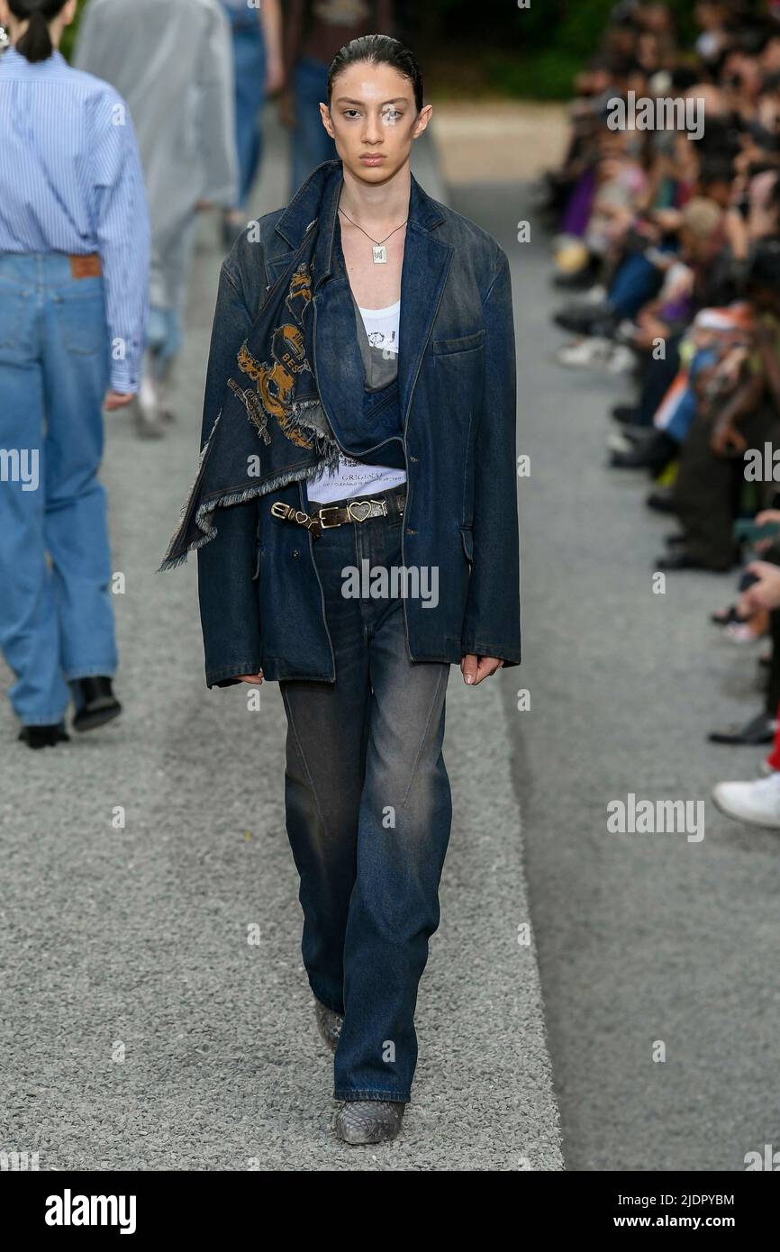 Y/PROJECT SS23 runway during Paris Fashion Week on June 2022 - Paris ...