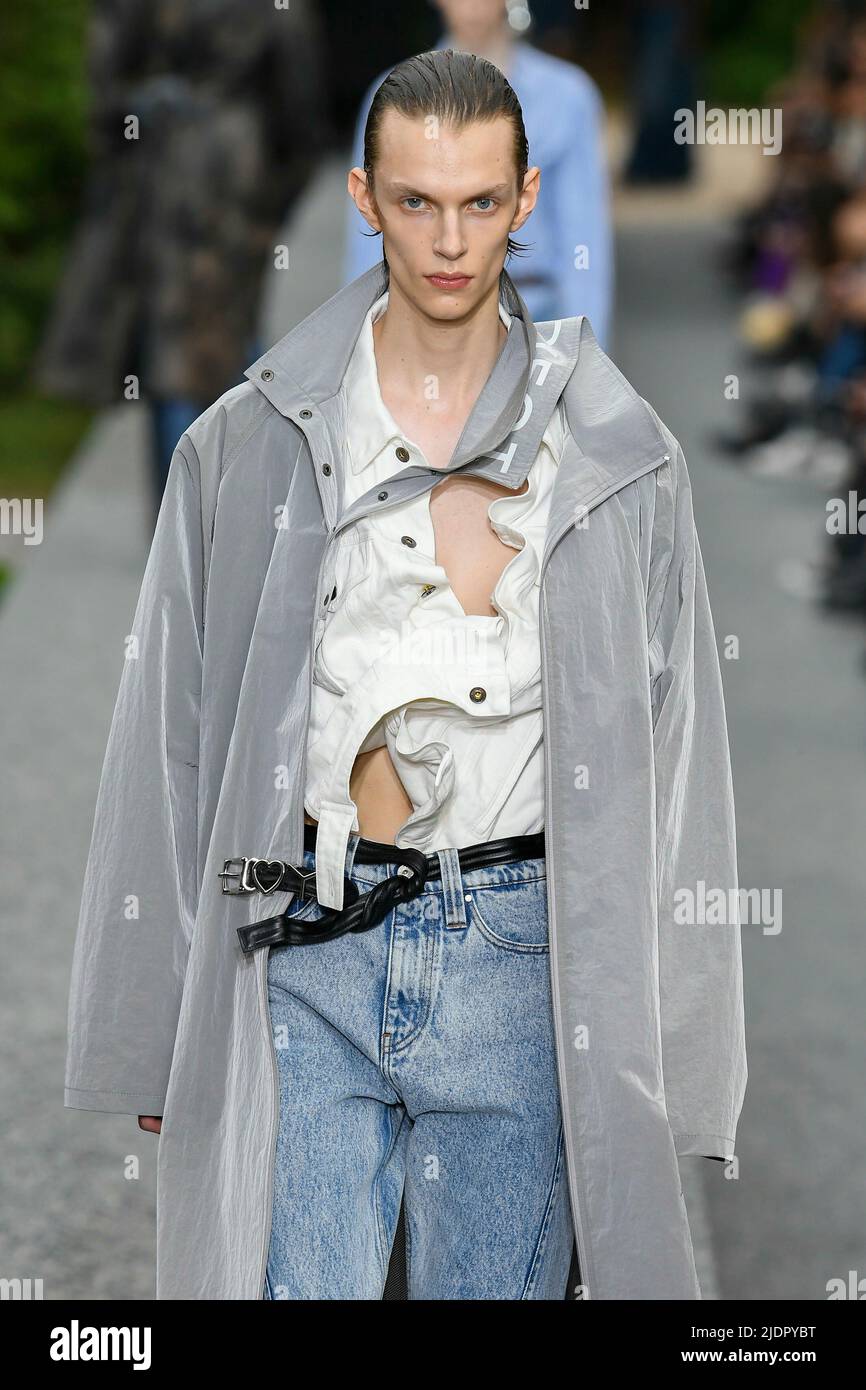 Y/PROJECT SS23 runway during Paris Fashion Week on June 2022 - Paris ...