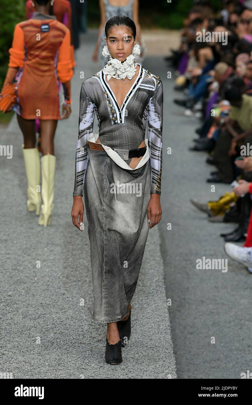 Y/PROJECT SS23 runway during Paris Fashion Week on June 2022 - Paris ...