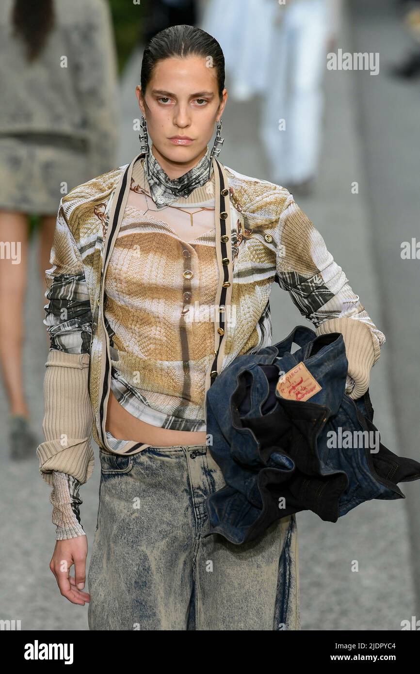 Y/PROJECT SS23 runway during Paris Fashion Week on June 2022 - Paris ...