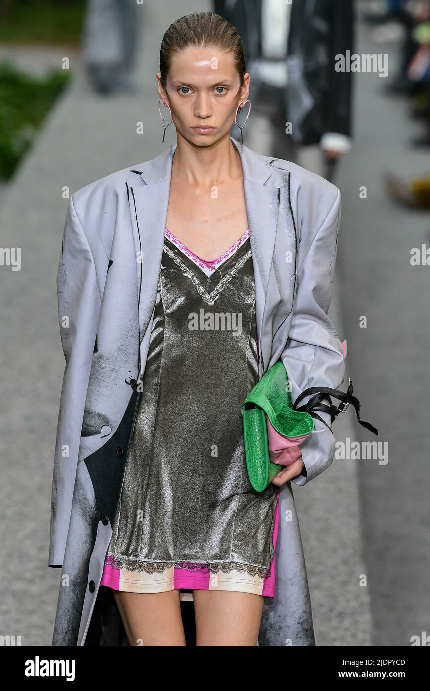 Y/PROJECT SS23 runway during Paris Fashion Week on June 2022 - Paris ...