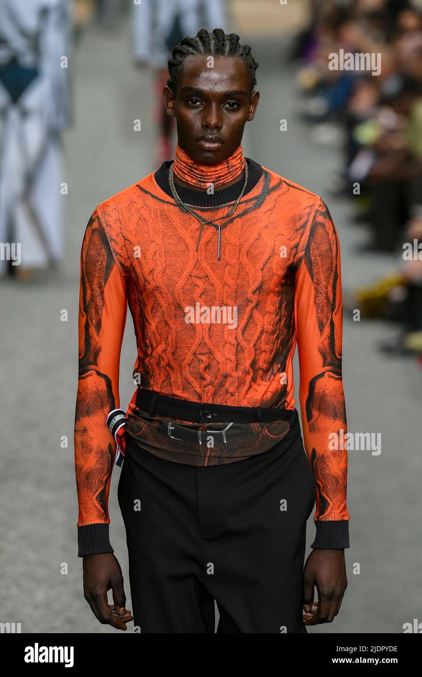 Y/PROJECT SS23 runway during Paris Fashion Week on June 2022 - Paris ...