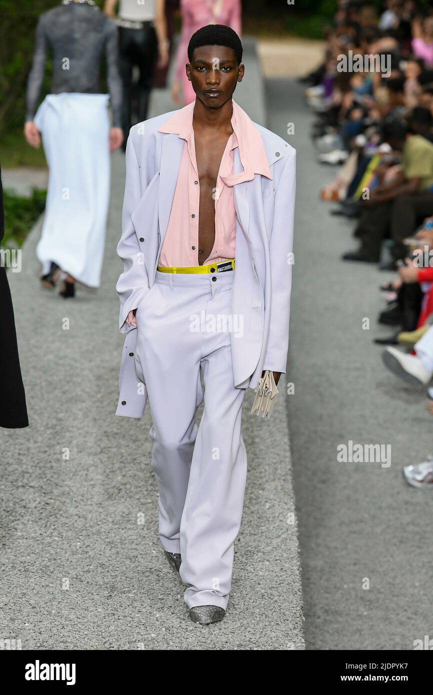Y/PROJECT SS23 runway during Paris Fashion Week on June 2022 - Paris ...