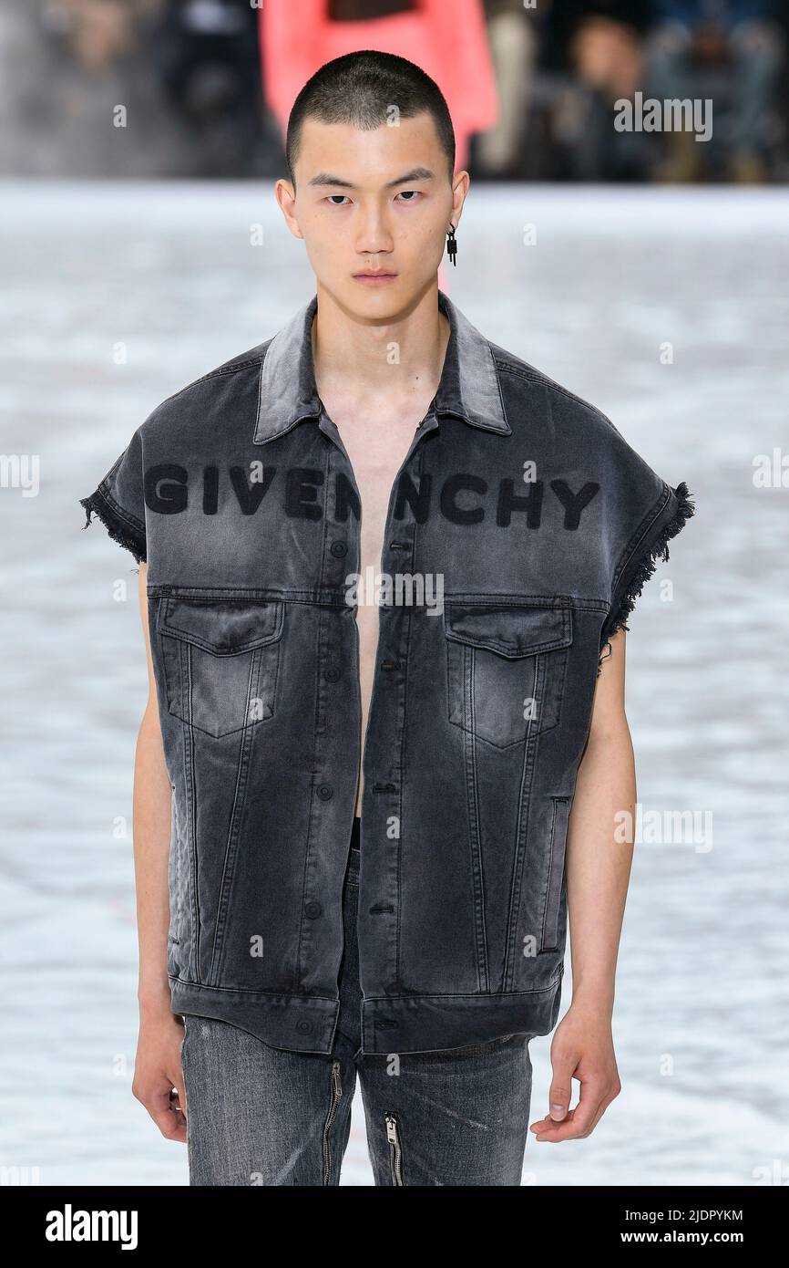 Givenchy Men 2022