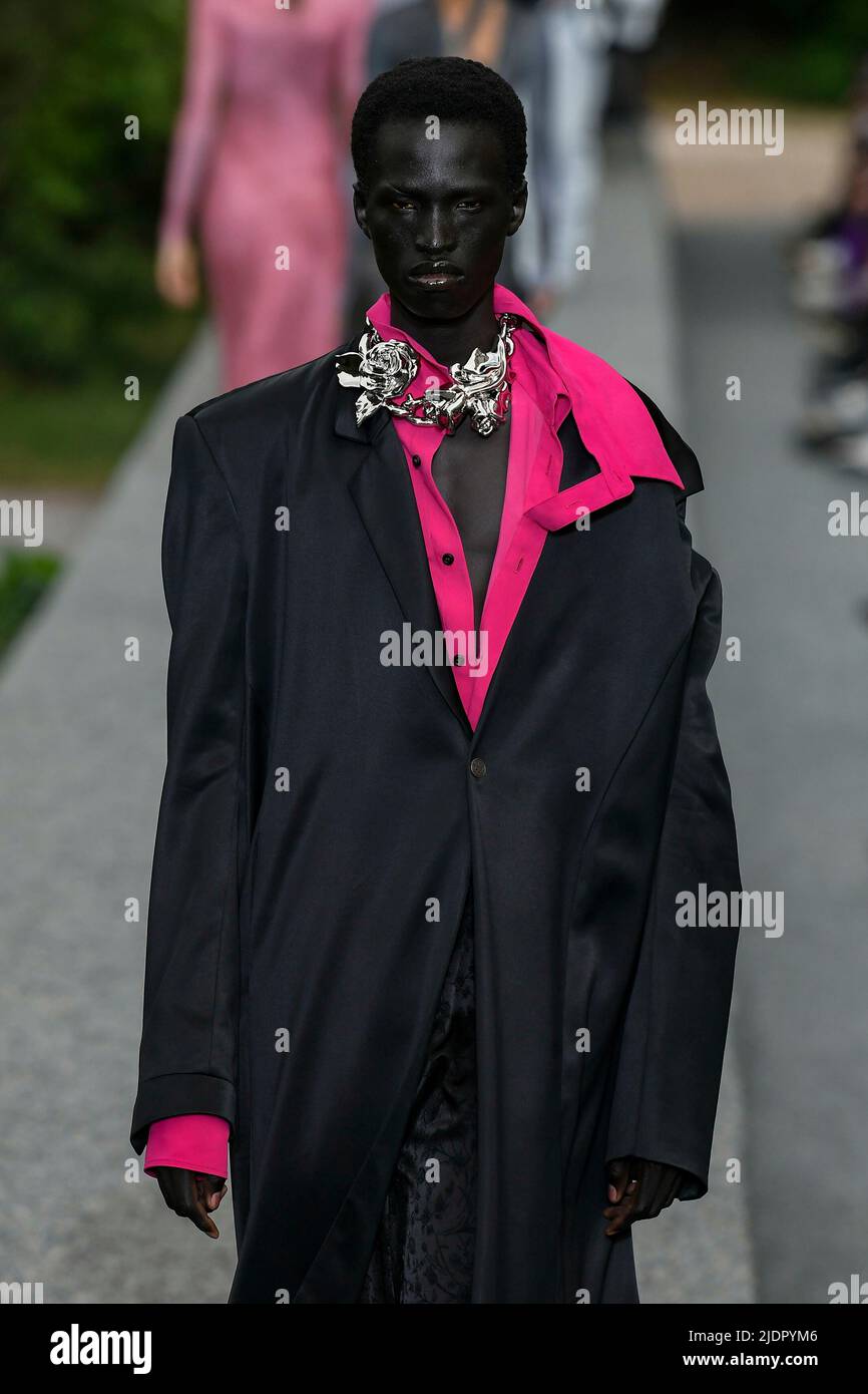 Y/PROJECT SS23 runway during Paris Fashion Week on June 2022 - Paris ...