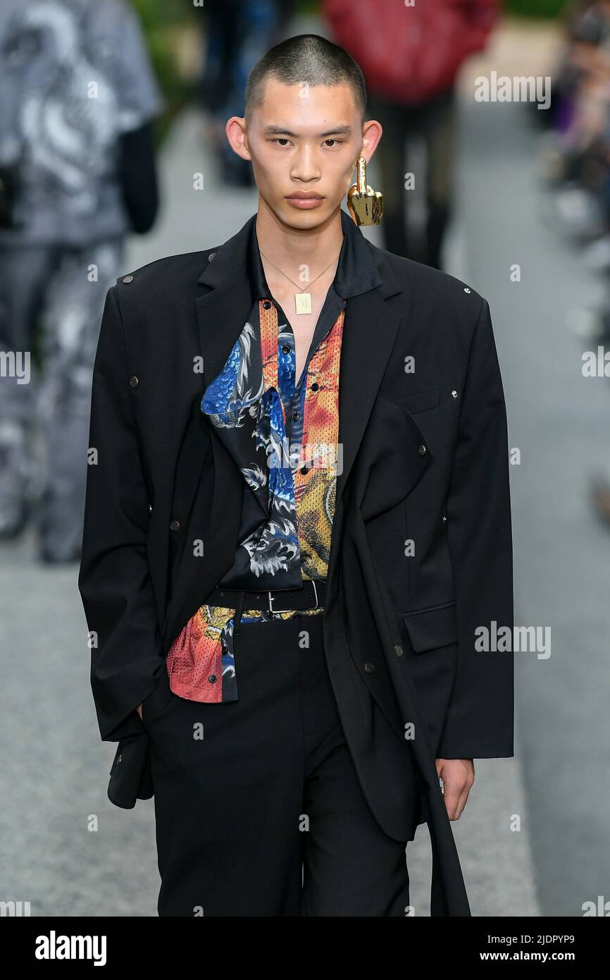 Y/PROJECT SS23 runway during Paris Fashion Week on June 2022 - Paris ...