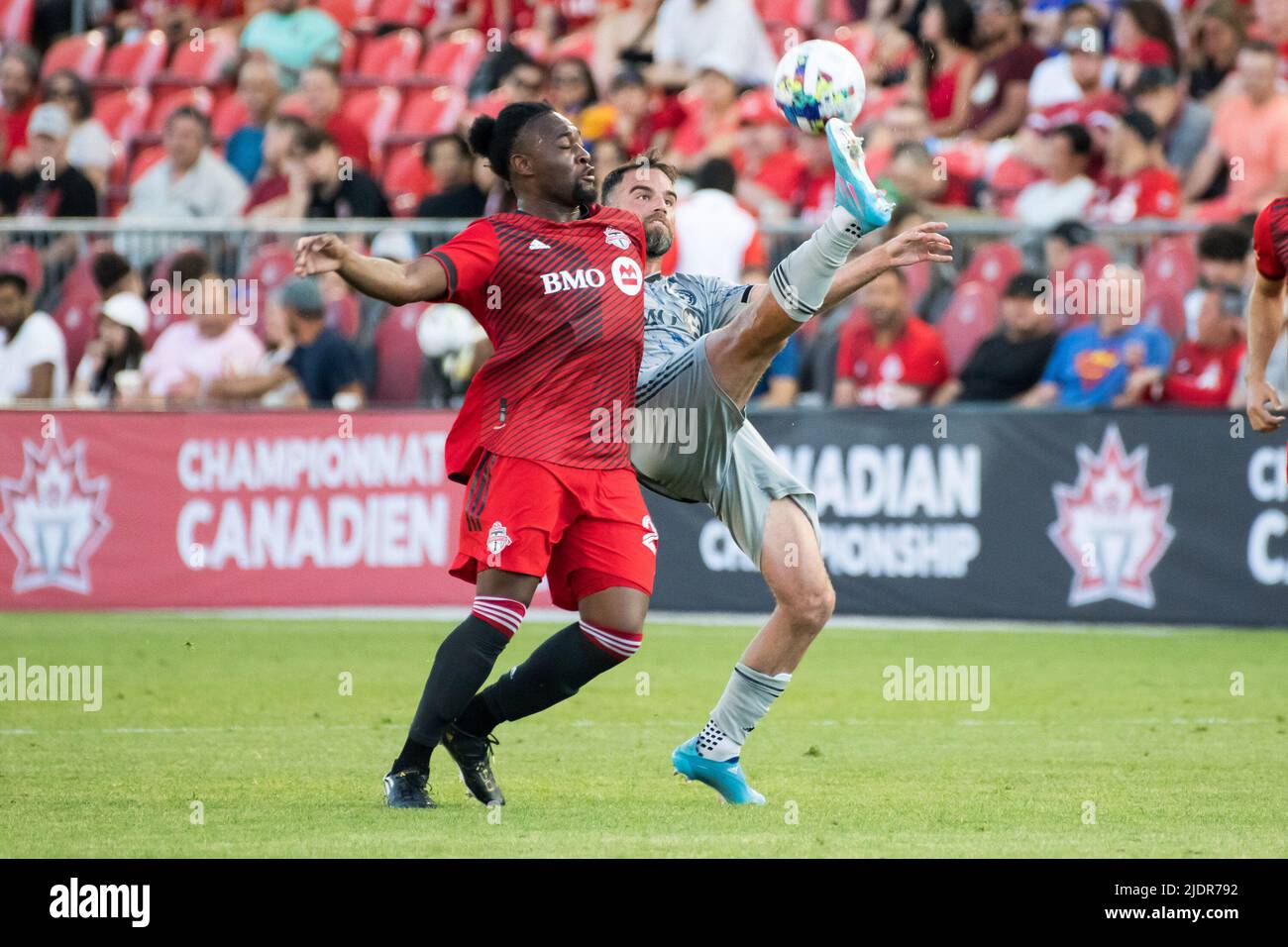 Toronto, Canada. 22nd June, 2022. Ayo Akinola (L) of Toronto and Rudy ...