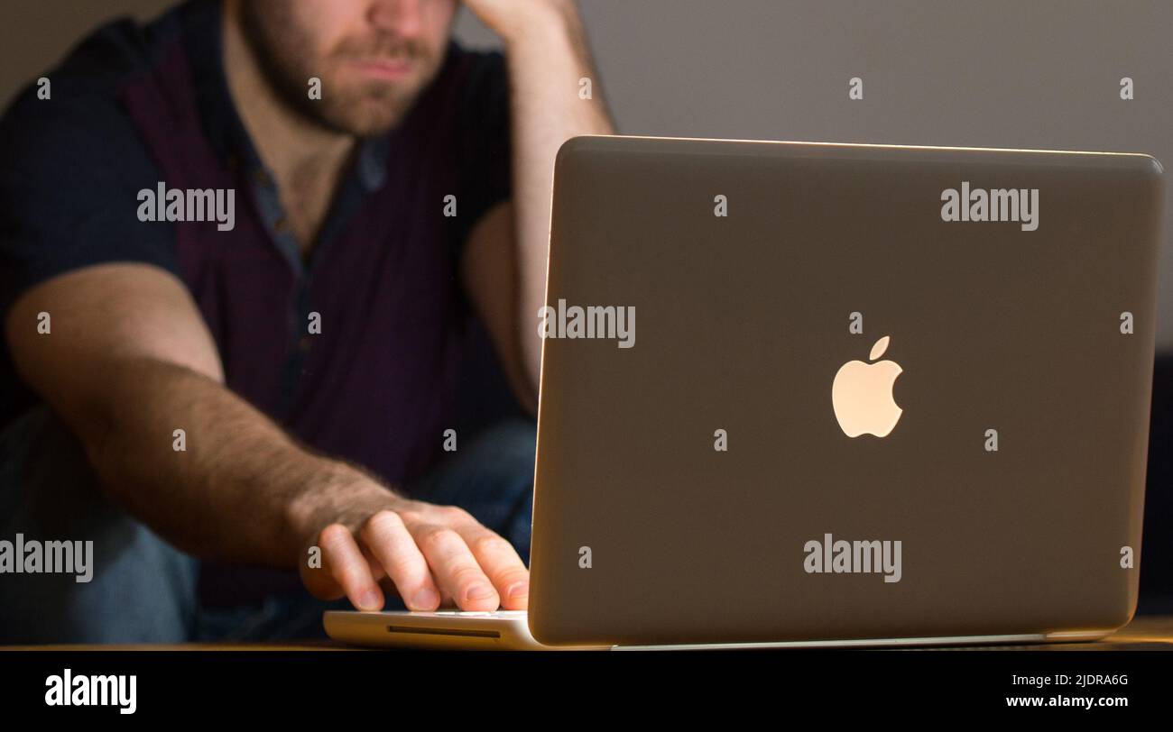 Working from home uk posed hi-res stock photography and images - Alamy