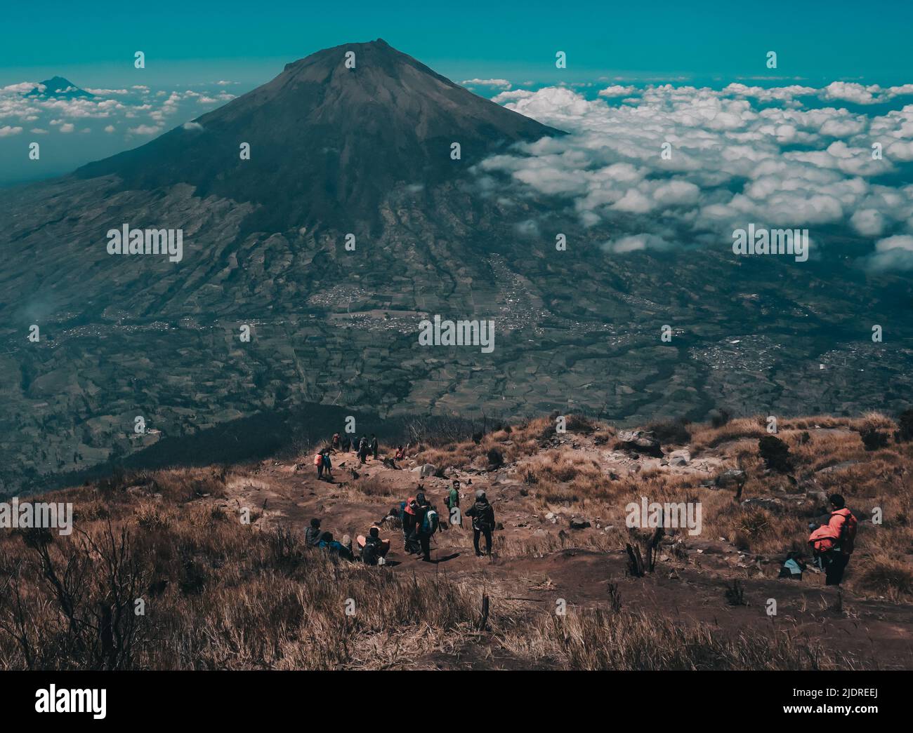 Sumbing volcano hi-res stock photography and images - Alamy