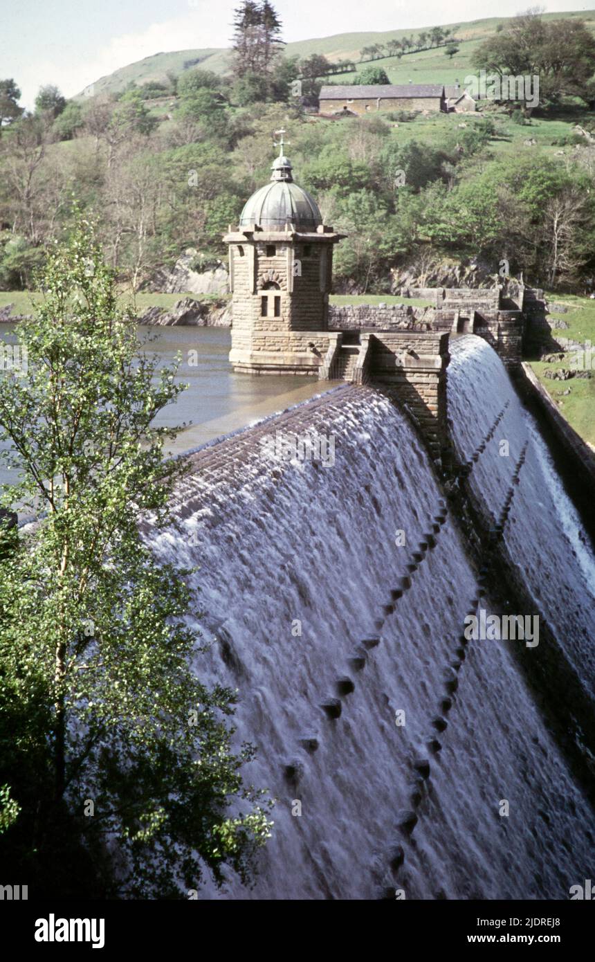 Water flowing over dam wall from reservoir lake, Pen y Garreg, Elan ...