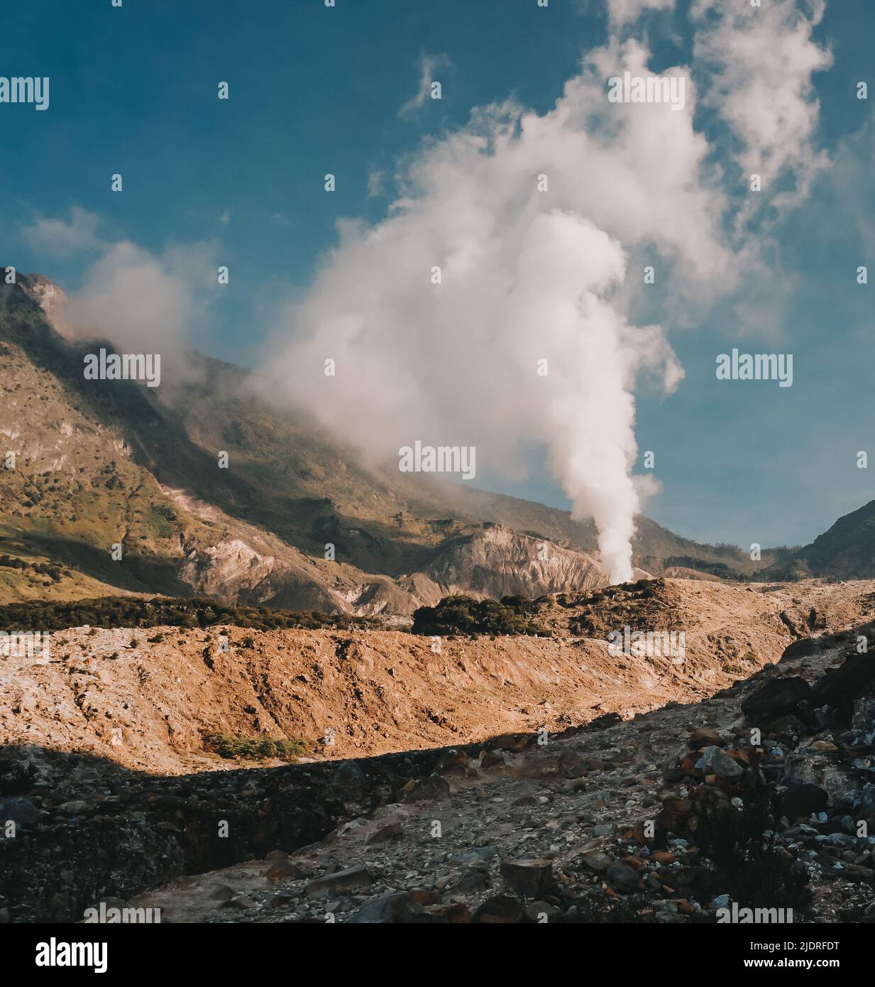 Volcanic Eruption at Mount Papandayan, Indonesia Stock Photo - Alamy