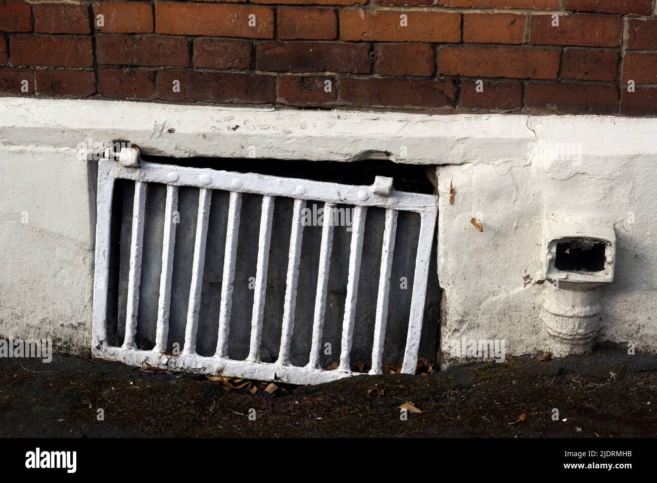 A cellar grating in Castle Street, Warwick, Warwickshire, England, UK ...