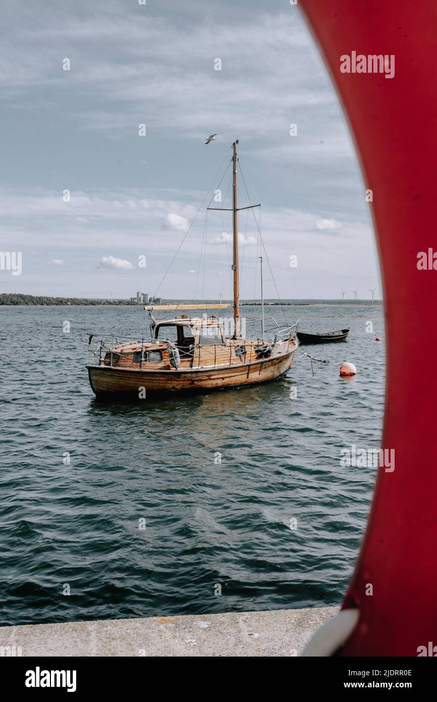 Boote aus holz hi-res stock photography and images - Alamy