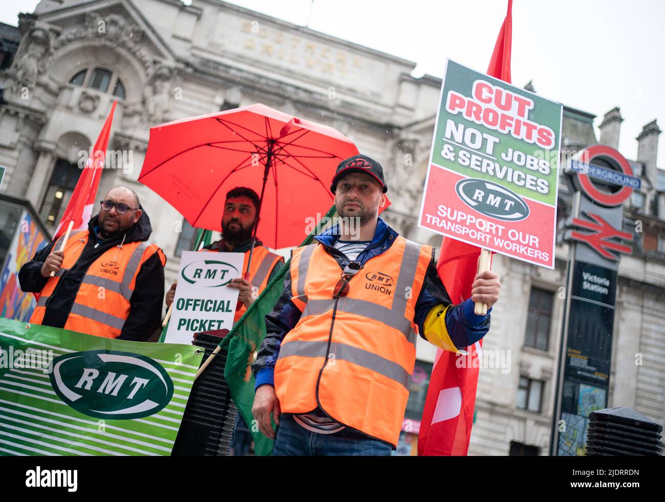 The rmt picket line outside victoria underground station hi-res stock ...