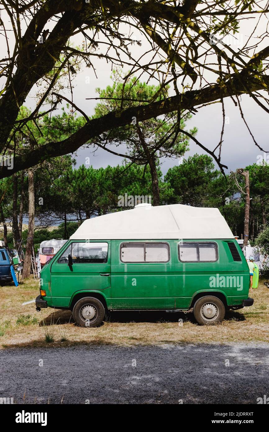 Surfing van with surfboard Stock Photo - Alamy