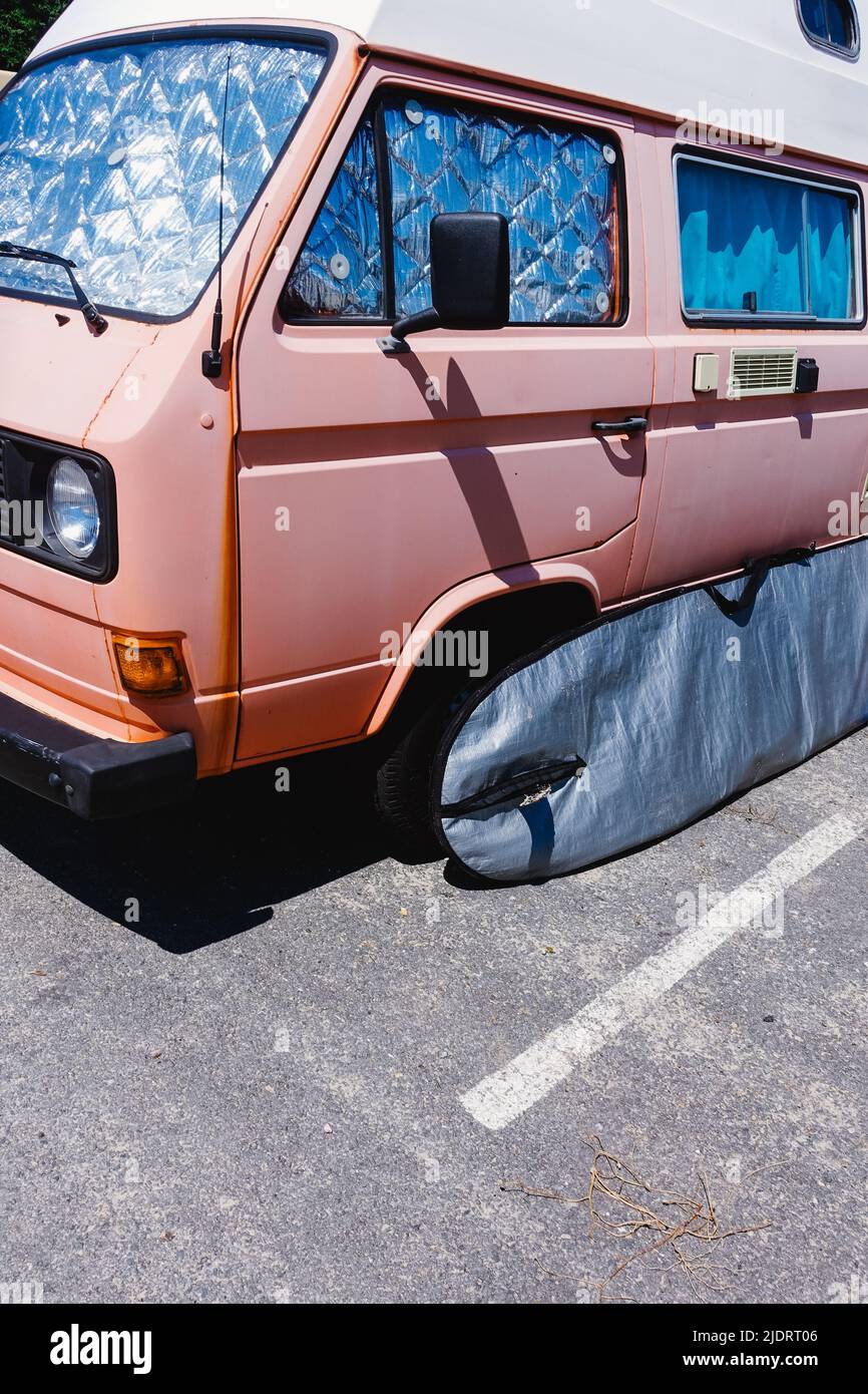 Surfing van hi-res stock photography and images - Alamy