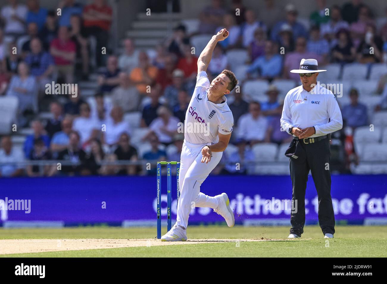 Matthew Potts of England delivers the ball Stock Photo - Alamy