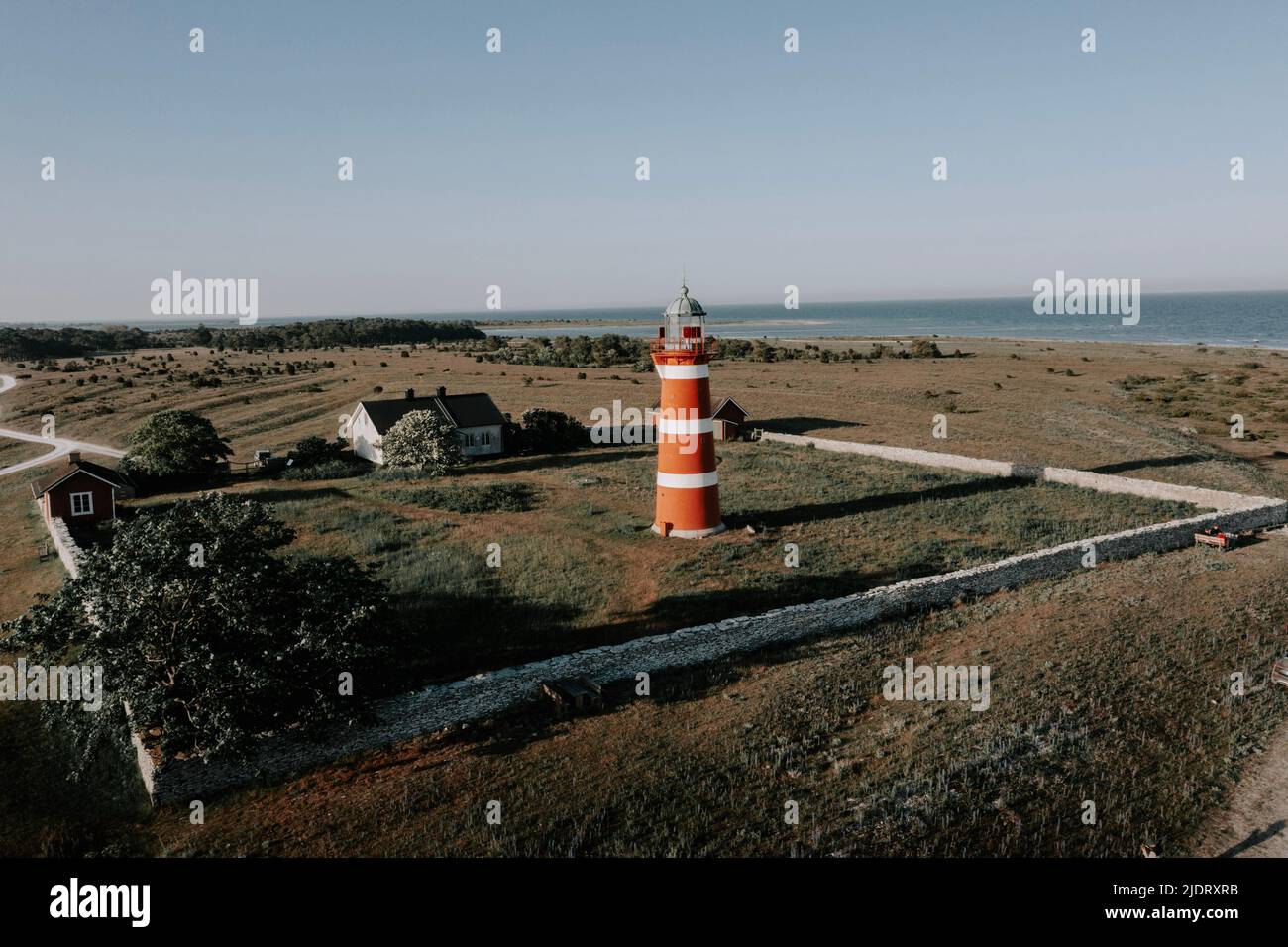 När Leuchtturm in Närsholmen auf Gotland, Schweden mit der Drohne von ...