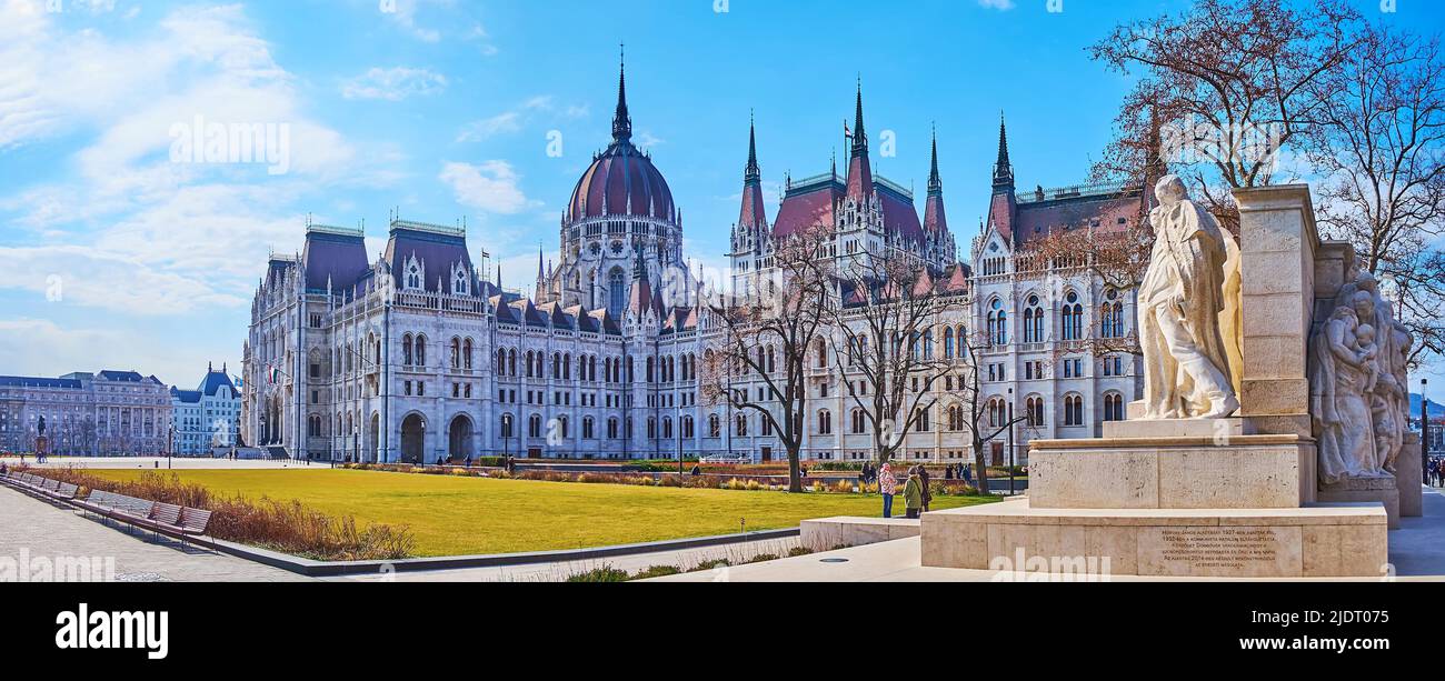 Panorama with historic Gothic Parliament building, green lawn and stone ...