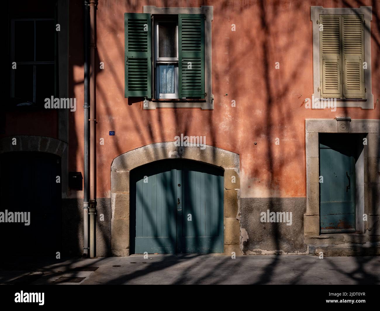 Plane trees provence hi-res stock photography and images - Alamy