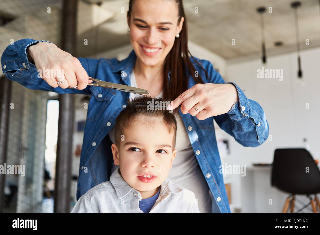 Female cutting hair hi-res stock photography and images - Alamy