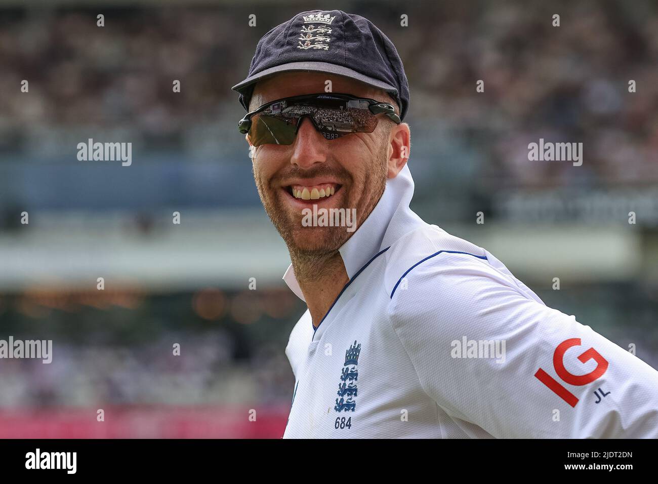 Jack Leach of England smiles for the crowd Stock Photo - Alamy