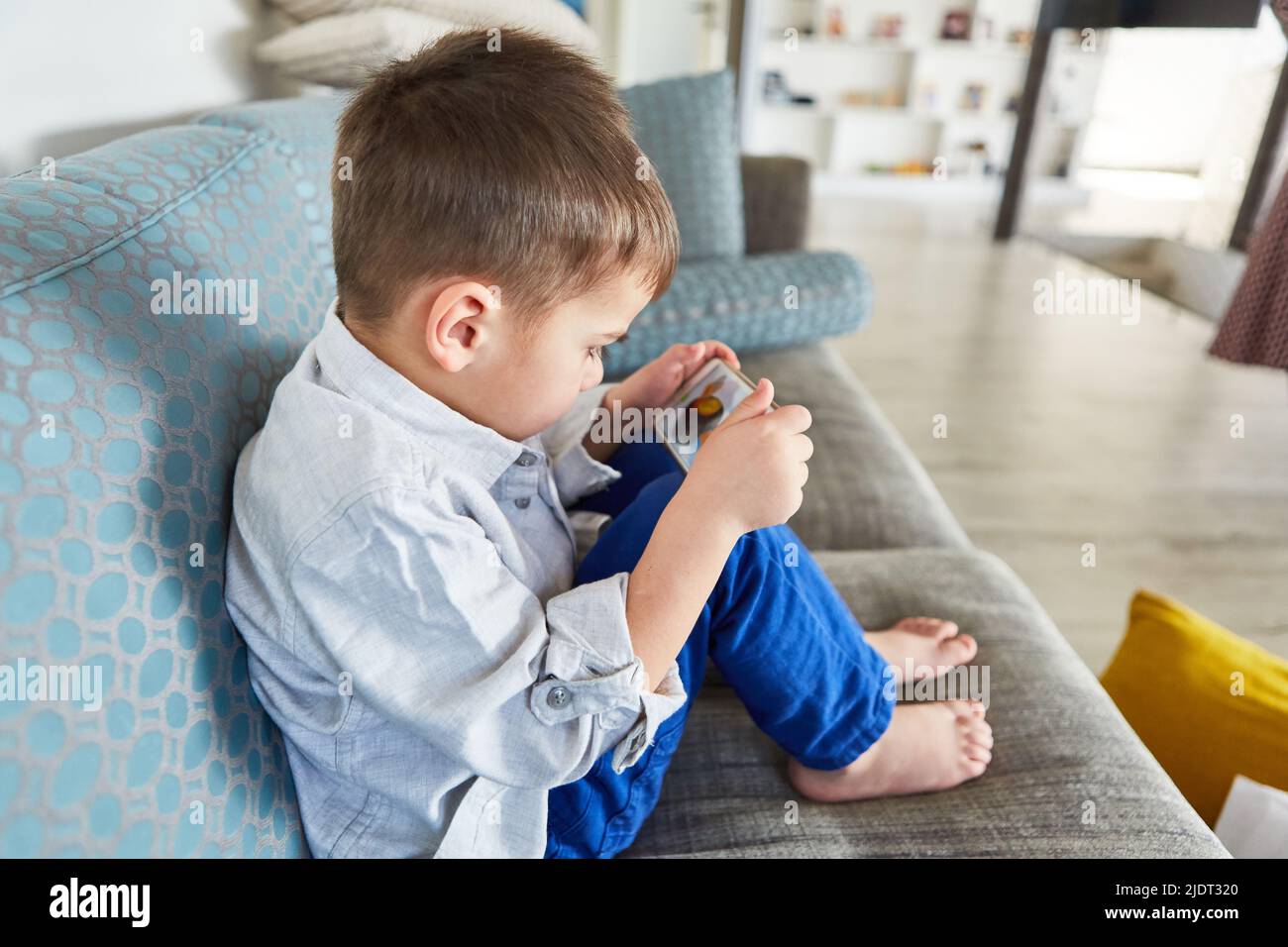 Boy gaming hi-res stock photography and images - Alamy